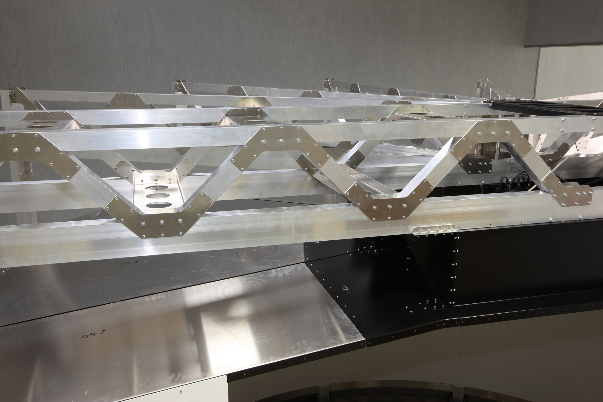 Screen structure with 180° Videoprojection | Flight Simulator Center