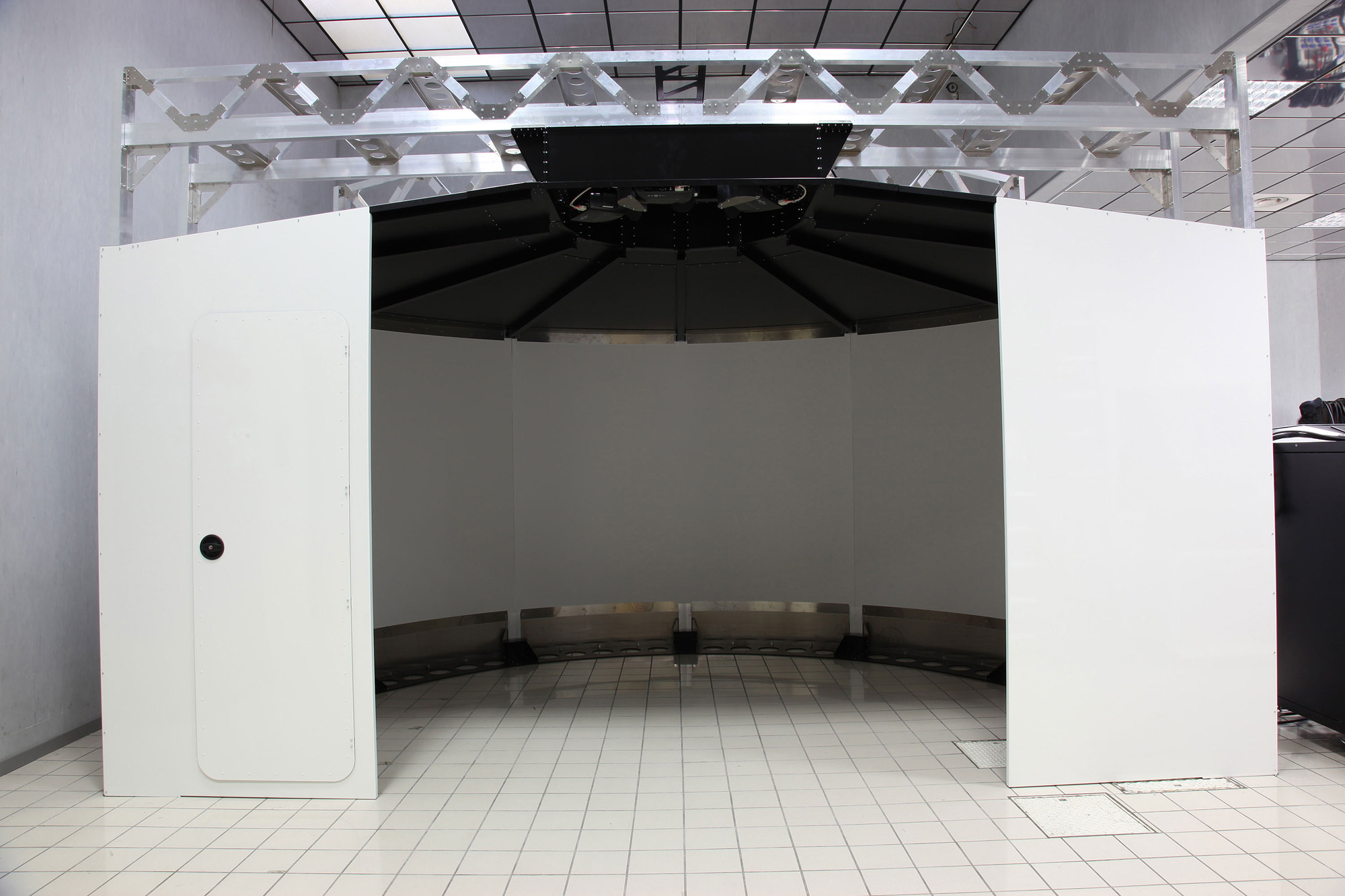 737NG Pro Simulator , 180° FullHD Projection Visual, X-Plane | Flight ...