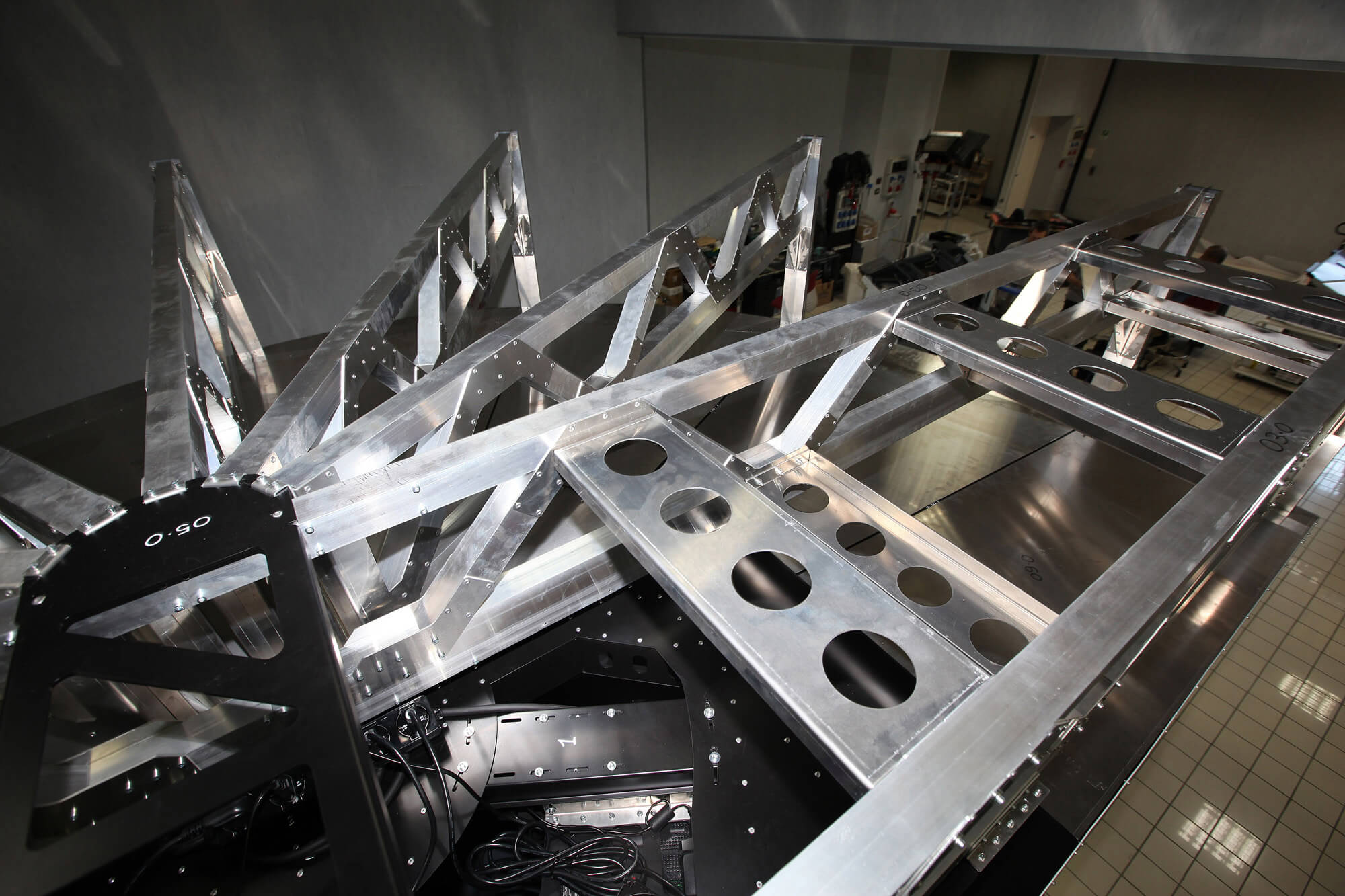 Screen structure with 180° Videoprojection | Flight Simulator Center