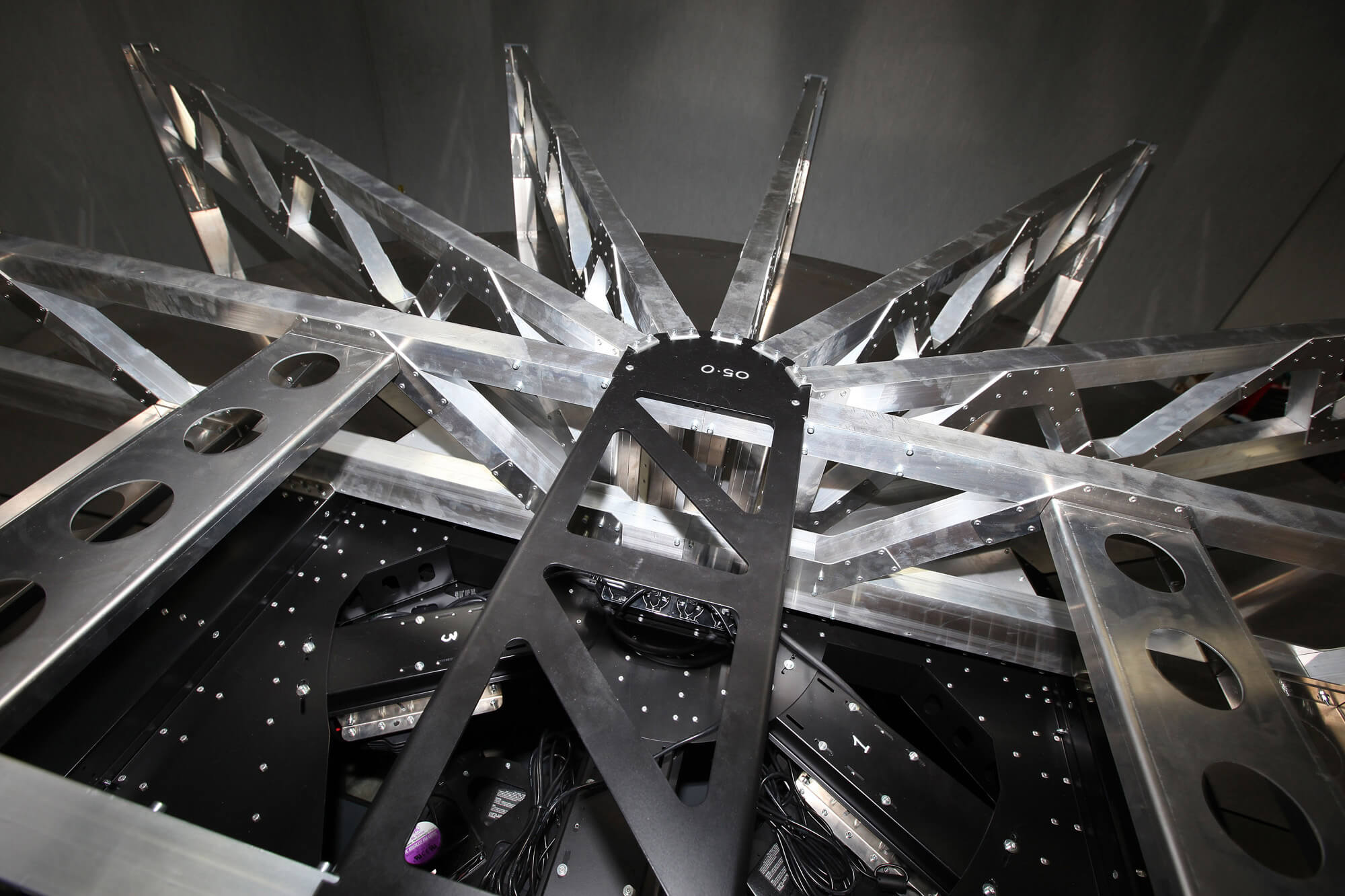 Screen structure with 180° Videoprojection | Flight Simulator Center