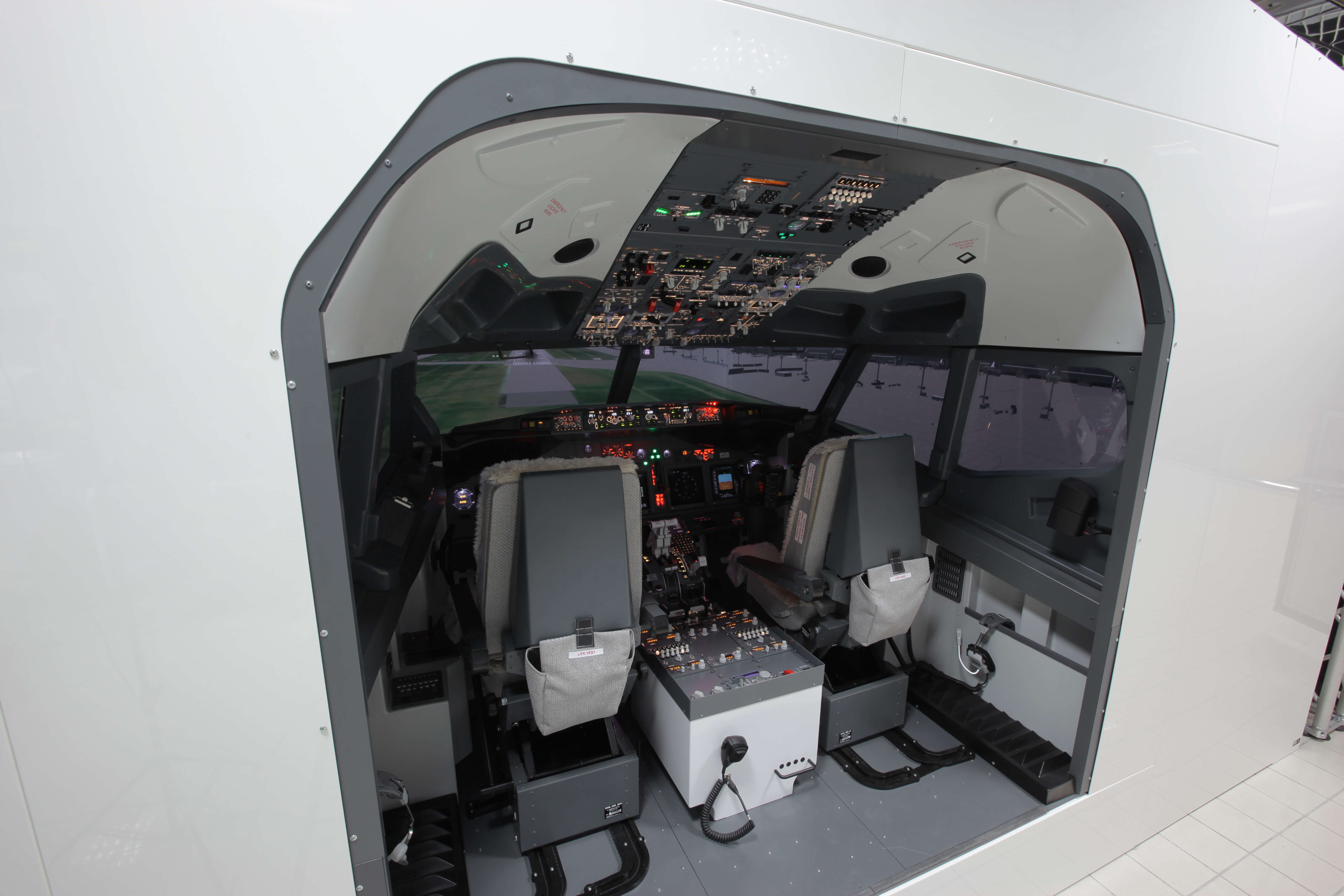 737NG Professional Simulator, 180° FullHD Projection Visual | Flight ...