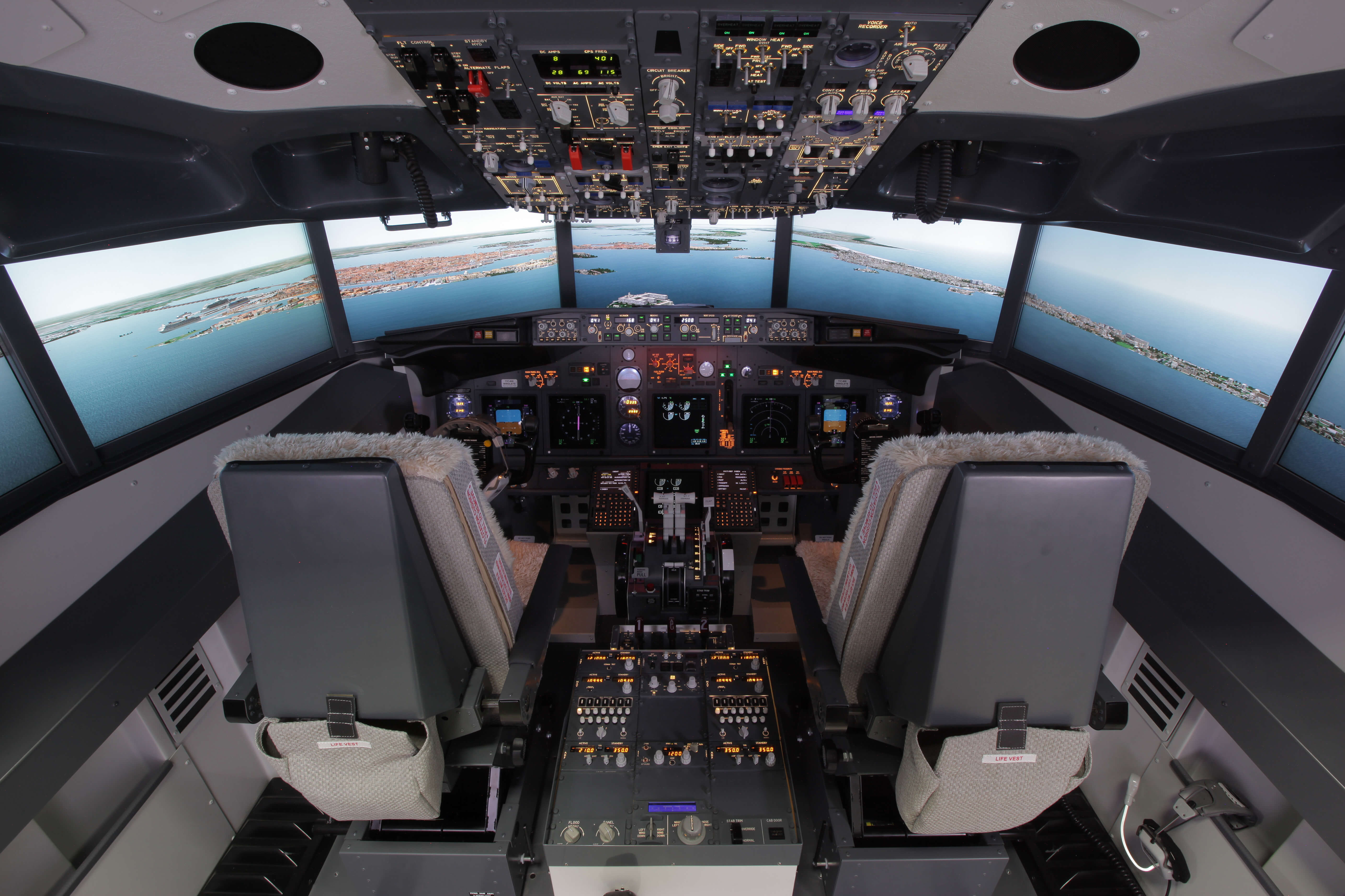 737NG Simulator, 180° 7 monitor 2K Visual | Flight Simulator Center