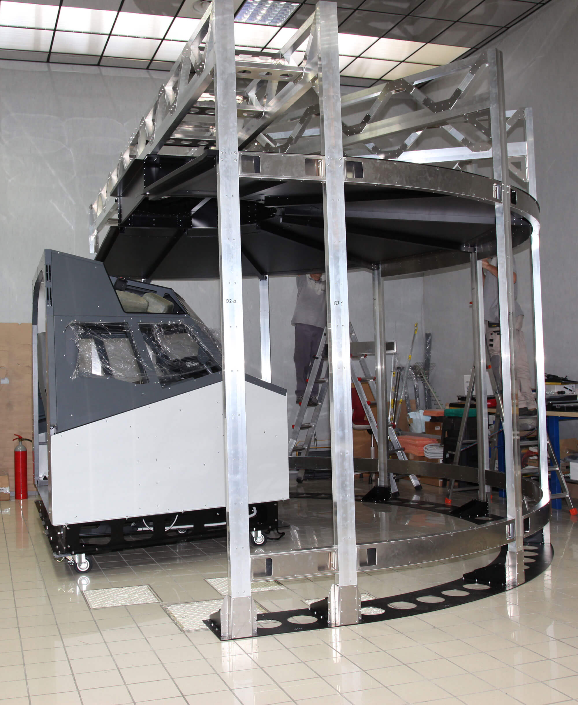 Screen structure with 180° Videoprojection | Flight Simulator Center