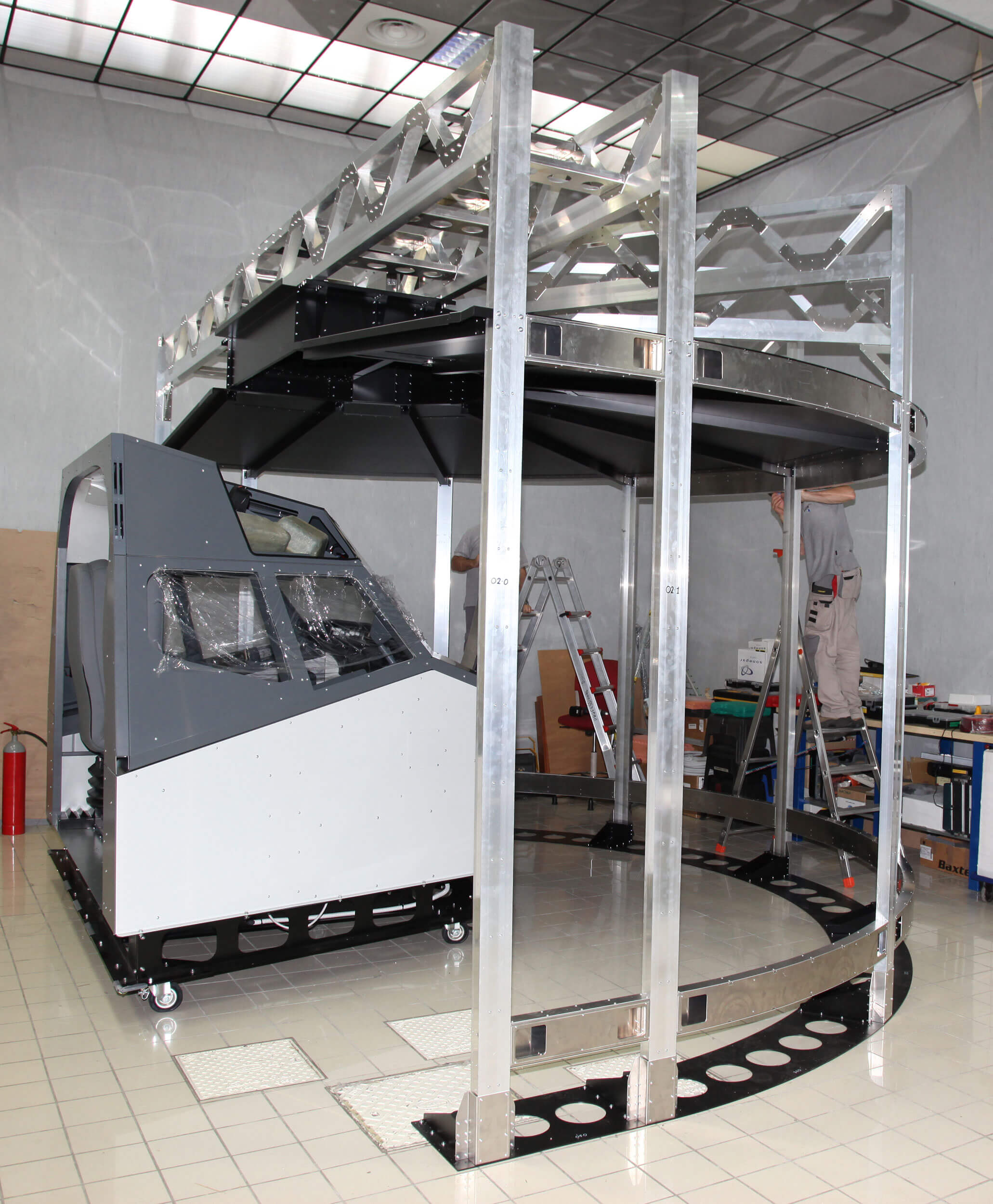 Screen structure with 180° Videoprojection | Flight Simulator Center